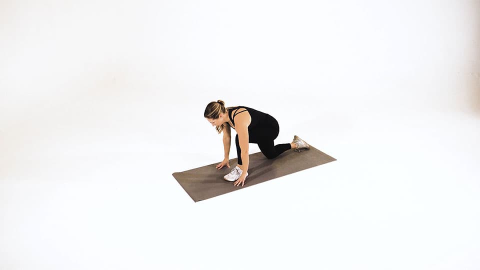 Plank with Shoulder Taps - JEFIT