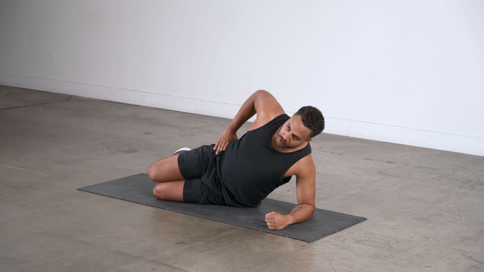 Plank with Alternating Knee Drive - JEFIT
