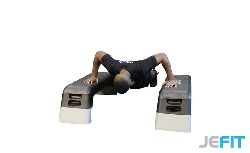 Cable Lower Chest Raise - JEFIT