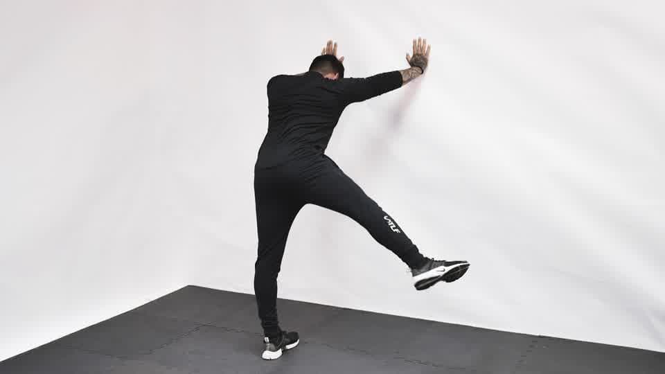 Side to Side Leg Swings - JEFIT